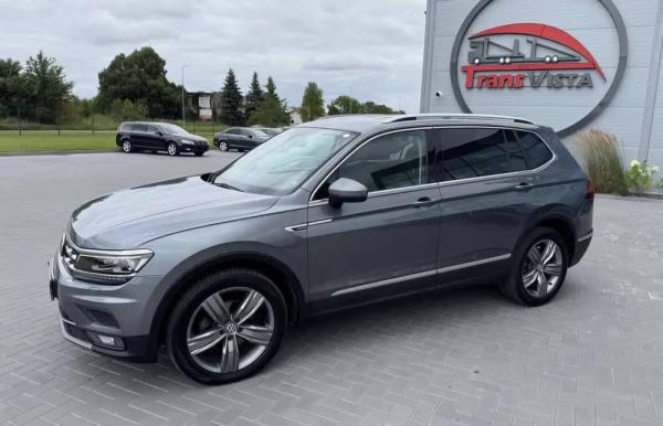 Grey Volkswagen Tiguan 2018 in Telschi, with an engine capacity of 2.00 L and mileage of 253 thousand km for 15290 €, photo 4 on AUTOMOTO.COM.LV