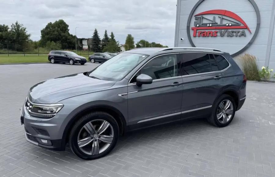 Grey Volkswagen Tiguan 2018 in Telschi, with an engine capacity of 2.00 L and mileage of 253 thousand km for 15290 €, photo 5 on AUTOMOTO.COM.LV
