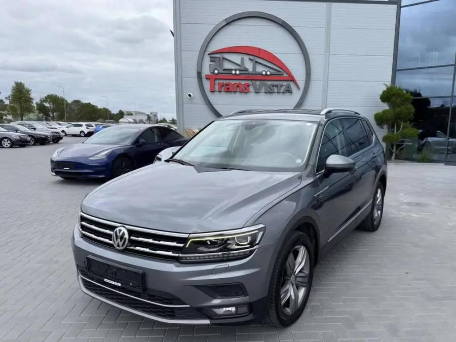 Grey Volkswagen Tiguan 2018 in Telschi, with an engine capacity of 2.00 L and mileage of 253 thousand km for 15290 €, photo 6 on AUTOMOTO.COM.LV
