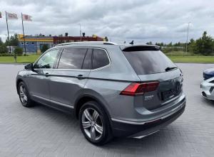 Grey Volkswagen Tiguan 2018 in Telschi, with an engine capacity of 2.00 L and mileage of 253 thousand km for 15290 €, photo 8 on AUTOMOTO.COM.LV