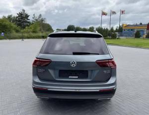 Grey Volkswagen Tiguan 2018 in Telschi, with an engine capacity of 2.00 L and mileage of 253 thousand km for 15290 €, photo 9 on AUTOMOTO.COM.LV