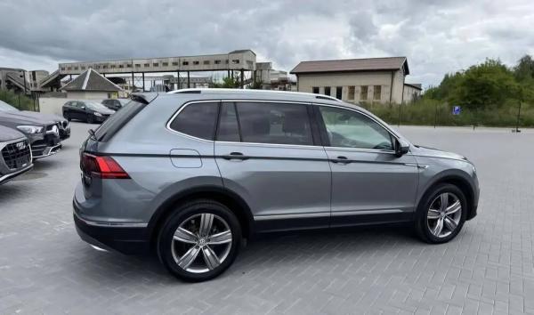 Grey Volkswagen Tiguan 2018 in Telschi, with an engine capacity of 2.00 L and mileage of 253 thousand km for 15290 €, photo 10 on AUTOMOTO.COM.LV