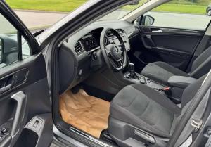 Grey Volkswagen Tiguan 2018 in Telschi, with an engine capacity of 2.00 L and mileage of 253 thousand km for 15290 €, photo 12 on AUTOMOTO.COM.LV