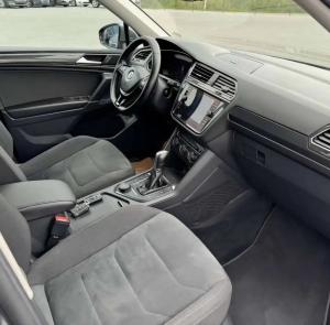 Grey Volkswagen Tiguan 2018 in Telschi, with an engine capacity of 2.00 L and mileage of 253 thousand km for 15290 €, photo 14 on AUTOMOTO.COM.LV