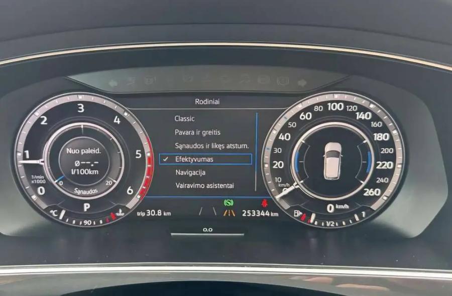 Grey Volkswagen Tiguan 2018 in Telschi, with an engine capacity of 2.00 L and mileage of 253 thousand km for 15290 €, photo 18 on AUTOMOTO.COM.LV