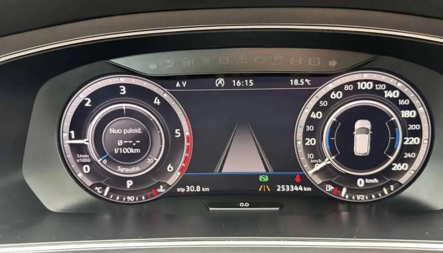 Grey Volkswagen Tiguan 2018 in Telschi, with an engine capacity of 2.00 L and mileage of 253 thousand km for 15290 €, photo 20 on AUTOMOTO.COM.LV