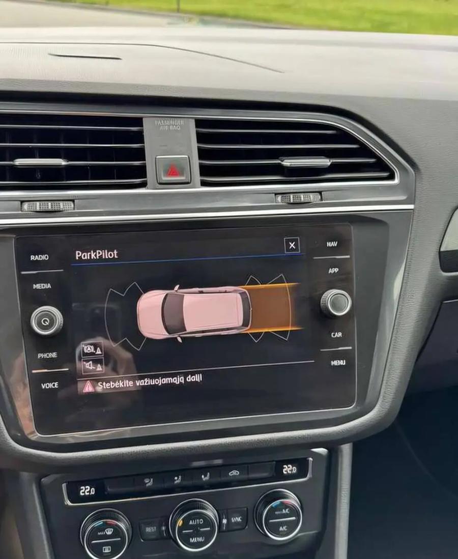 Grey Volkswagen Tiguan 2018 in Telschi, with an engine capacity of 2.00 L and mileage of 253 thousand km for 15290 €, photo 22 on AUTOMOTO.COM.LV