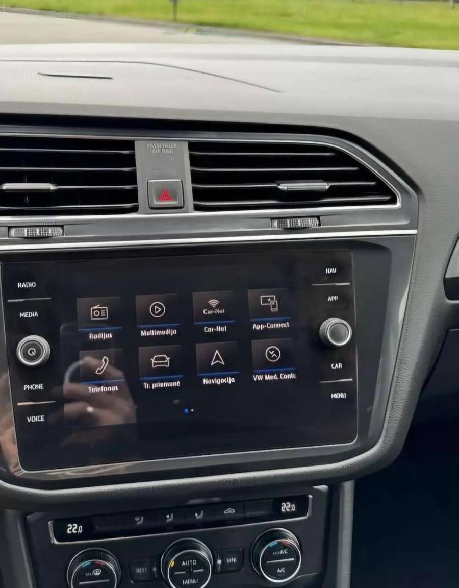 Grey Volkswagen Tiguan 2018 in Telschi, with an engine capacity of 2.00 L and mileage of 253 thousand km for 15290 €, photo 23 on AUTOMOTO.COM.LV