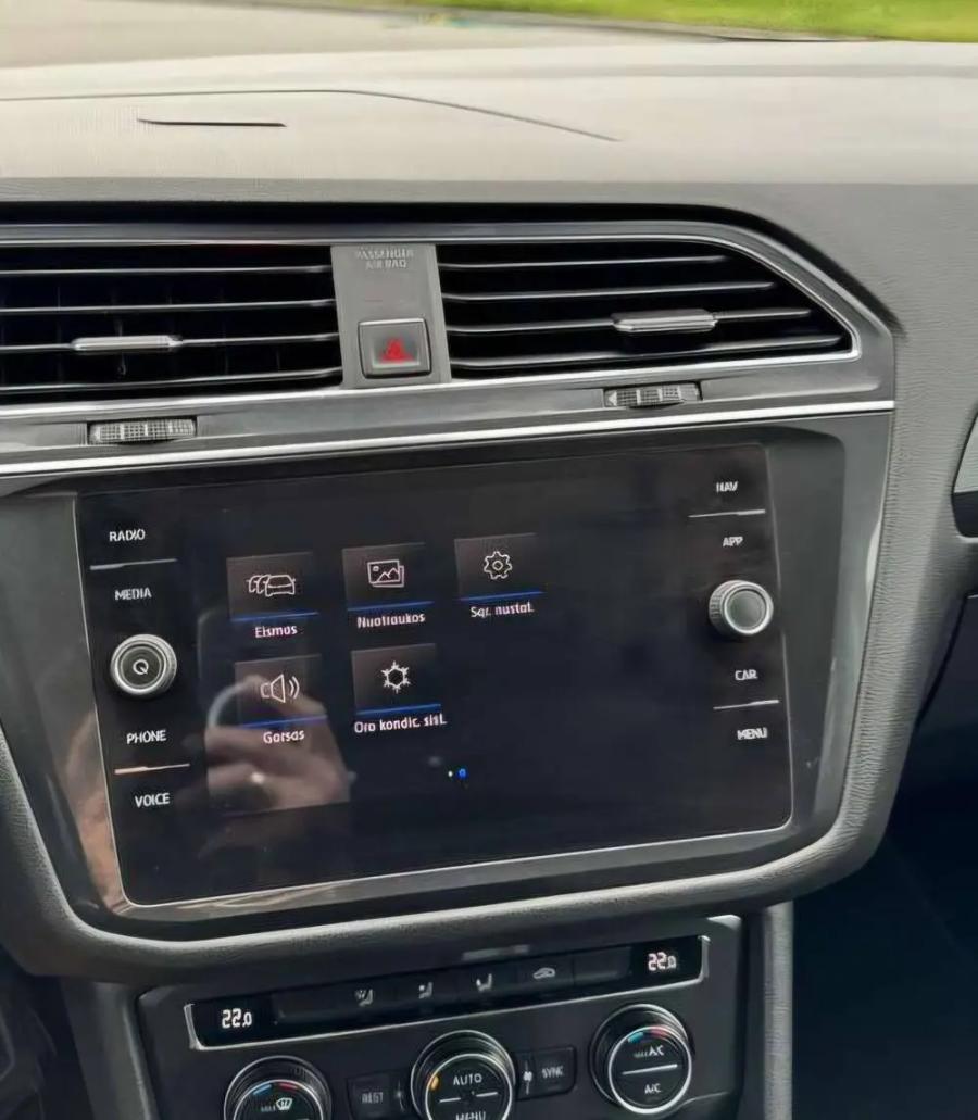 Grey Volkswagen Tiguan 2018 in Telschi, with an engine capacity of 2.00 L and mileage of 253 thousand km for 15290 €, photo 24 on AUTOMOTO.COM.LV