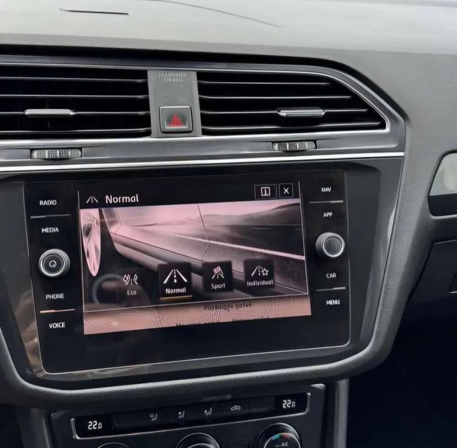 Grey Volkswagen Tiguan 2018 in Telschi, with an engine capacity of 2.00 L and mileage of 253 thousand km for 15290 €, photo 27 on AUTOMOTO.COM.LV
