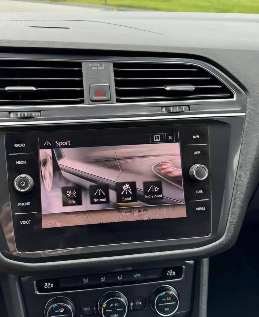 Grey Volkswagen Tiguan 2018 in Telschi, with an engine capacity of 2.00 L and mileage of 253 thousand km for 15290 €, photo 28 on AUTOMOTO.COM.LV