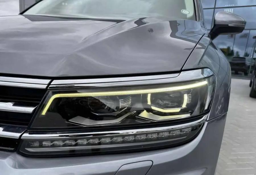 Grey Volkswagen Tiguan 2018 in Telschi, with an engine capacity of 2.00 L and mileage of 253 thousand km for 15290 €, photo 31 on AUTOMOTO.COM.LV