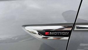 Grey Volkswagen Tiguan 2018 in Telschi, with an engine capacity of 2.00 L and mileage of 253 thousand km for 15290 €, photo 33 on AUTOMOTO.COM.LV