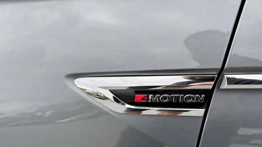 Grey Volkswagen Tiguan 2018 in Telschi, with an engine capacity of 2.00 L and mileage of 253 thousand km for 15290 €, photo 33 on AUTOMOTO.COM.LV