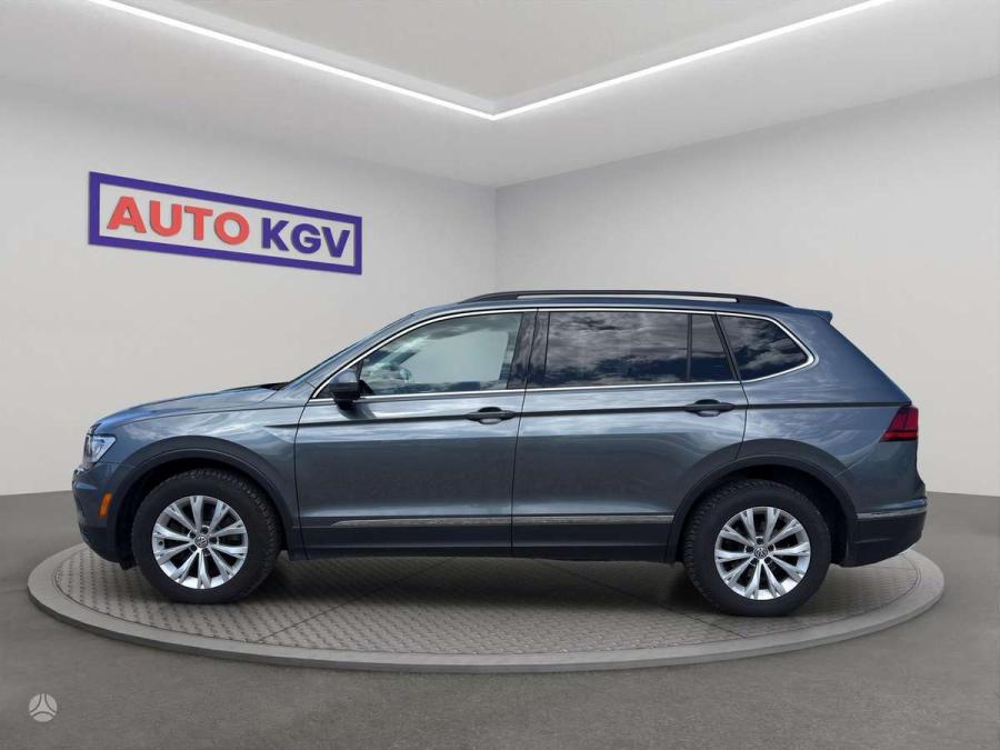 Grey Volkswagen Tiguan 2018 in Kaunas, with an engine capacity of 2.00 L and mileage of 295 thousand km for 14999 €, photo 3 on AUTOMOTO.COM.LV