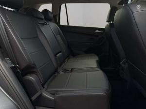 Grey Volkswagen Tiguan 2018 in Kaunas, with an engine capacity of 2.00 L and mileage of 295 thousand km for 14999 €, photo 10 on AUTOMOTO.COM.LV