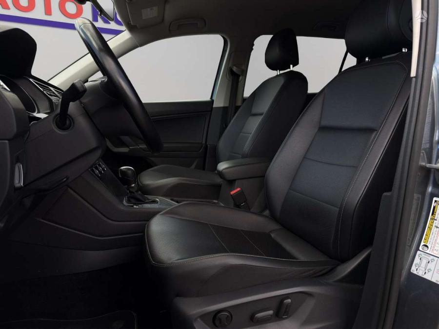 Grey Volkswagen Tiguan 2018 in Kaunas, with an engine capacity of 2.00 L and mileage of 295 thousand km for 14999 €, photo 15 on AUTOMOTO.COM.LV