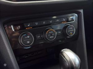Grey Volkswagen Tiguan 2018 in Kaunas, with an engine capacity of 2.00 L and mileage of 295 thousand km for 14999 €, photo 17 on AUTOMOTO.COM.LV