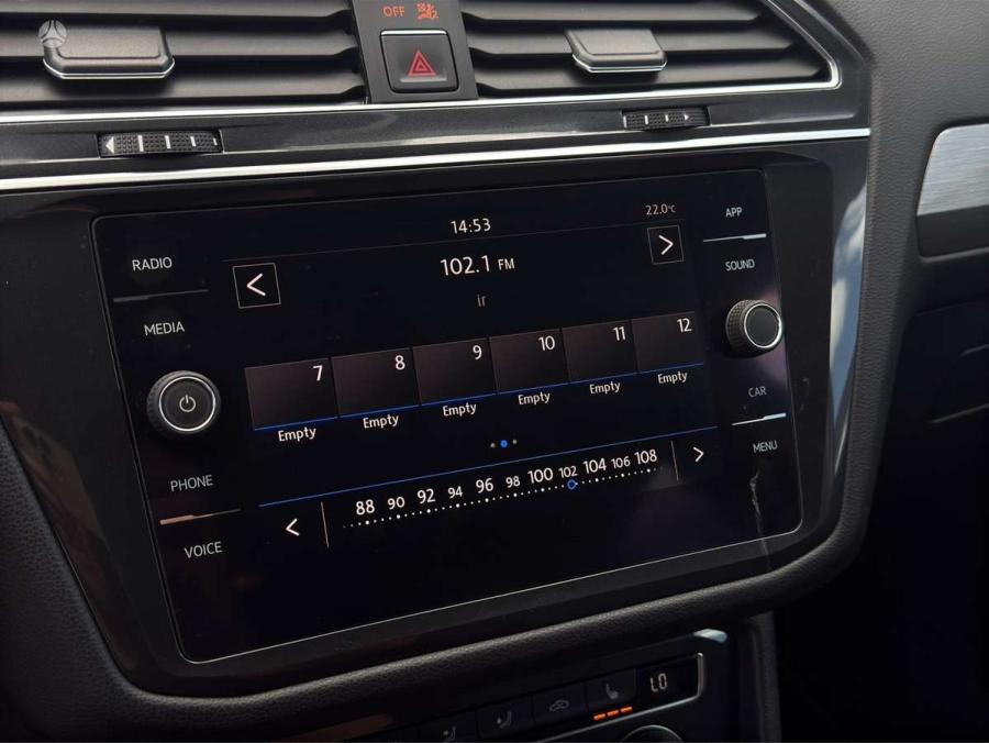 Grey Volkswagen Tiguan 2018 in Kaunas, with an engine capacity of 2.00 L and mileage of 295 thousand km for 14999 €, photo 18 on AUTOMOTO.COM.LV