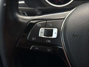 Grey Volkswagen Tiguan 2018 in Kaunas, with an engine capacity of 2.00 L and mileage of 295 thousand km for 14999 €, photo 19 on AUTOMOTO.COM.LV