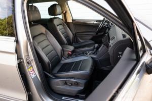 Grey Volkswagen Tiguan 2018 in Riga, with an engine capacity of 2.00 L and mileage of 147 thousand km for 20950 €, photo 7 on AUTOMOTO.COM.LV