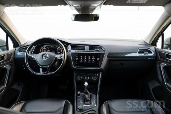 Grey Volkswagen Tiguan 2018 in Riga, with an engine capacity of 2.00 L and mileage of 147 thousand km for 20950 €, photo 8 on AUTOMOTO.COM.LV