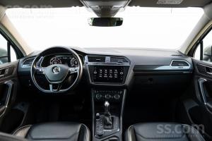 Grey Volkswagen Tiguan 2018 in Riga, with an engine capacity of 2.00 L and mileage of 147 thousand km for 20950 €, photo 9 on AUTOMOTO.COM.LV