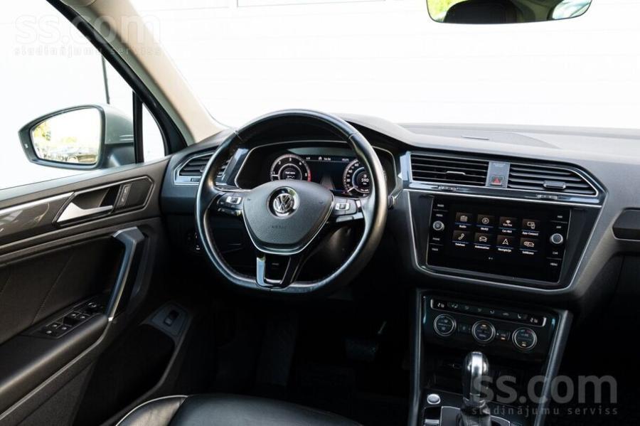 Grey Volkswagen Tiguan 2018 in Riga, with an engine capacity of 2.00 L and mileage of 147 thousand km for 20950 €, photo 10 on AUTOMOTO.COM.LV