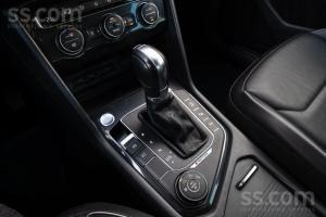 Grey Volkswagen Tiguan 2018 in Riga, with an engine capacity of 2.00 L and mileage of 147 thousand km for 20950 €, photo 17 on AUTOMOTO.COM.LV
