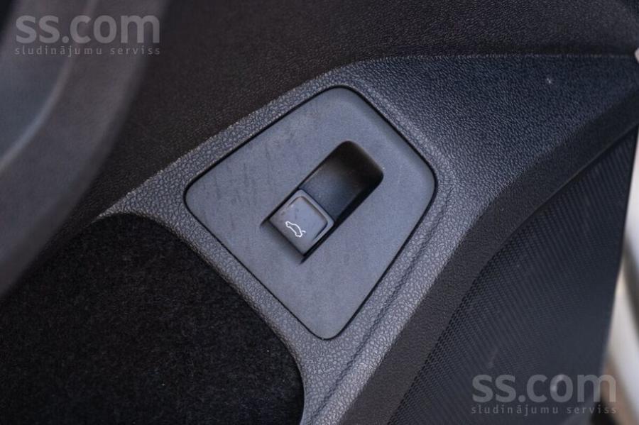 Grey Volkswagen Tiguan 2018 in Riga, with an engine capacity of 2.00 L and mileage of 147 thousand km for 20950 €, photo 21 on AUTOMOTO.COM.LV