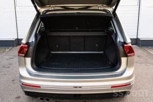 Grey Volkswagen Tiguan 2018 in Riga, with an engine capacity of 2.00 L and mileage of 147 thousand km for 20950 €, photo 24 on AUTOMOTO.COM.LV