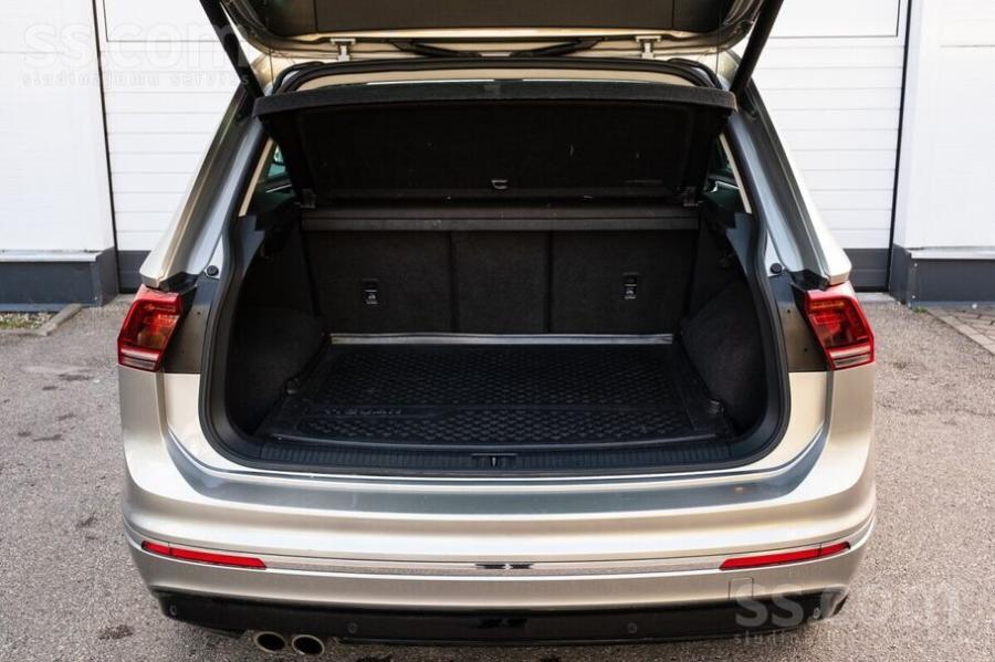 Grey Volkswagen Tiguan 2018 in Riga, with an engine capacity of 2.00 L and mileage of 147 thousand km for 20950 €, photo 24 on AUTOMOTO.COM.LV