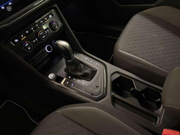 Pelēks Volkswagen Tiguan 2018 Marijampole, ar dzinēja tilpumu 1.97 L un nobraukumu 174 tūkst. km par 15999 €, foto 4 vietnē AUTOMOTO.COM.LV