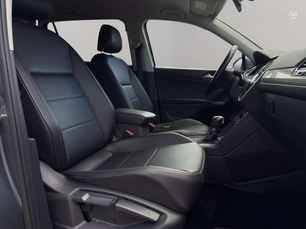 Volkswagen Tiguan 2018 Kauņa vietnē Pelēks Volkswagen Tiguan 2018 Kauņa, ar dzinēja tilpumu 2.00 L un nobraukumu 295 tūkst. km par 14999 €, foto 9 vietnē AUTOMOTO.COM.LV