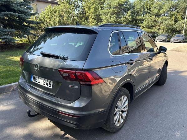 Grey Volkswagen Tiguan 2018 in Vilnius, with an engine capacity of 2.00 L and mileage of 278 thousand km for 12500 €, photo 8 on AUTOMOTO.COM.LV