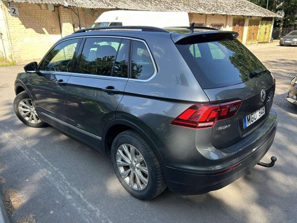 Grey Volkswagen Tiguan 2018 in Vilnius, with an engine capacity of 2.00 L and mileage of 278 thousand km for 12500 €, photo 9 on AUTOMOTO.COM.LV