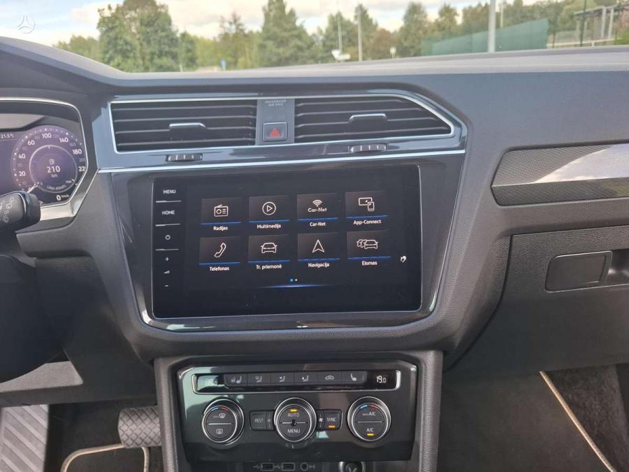 Pelēks Volkswagen Tiguan 2018 Prienai, ar dzinēja tilpumu 2.00 L un nobraukumu 241 tūkst. km par 14150 €, foto 20 vietnē AUTOMOTO.COM.LV