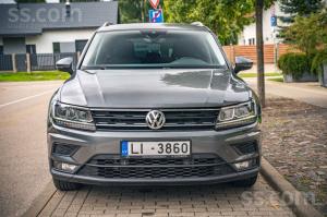 Grey Volkswagen Tiguan 2018 in Riga, with an engine capacity of 1.40 L and mileage of 176 thousand km for 14990 €, photo 3 on AUTOMOTO.COM.LV