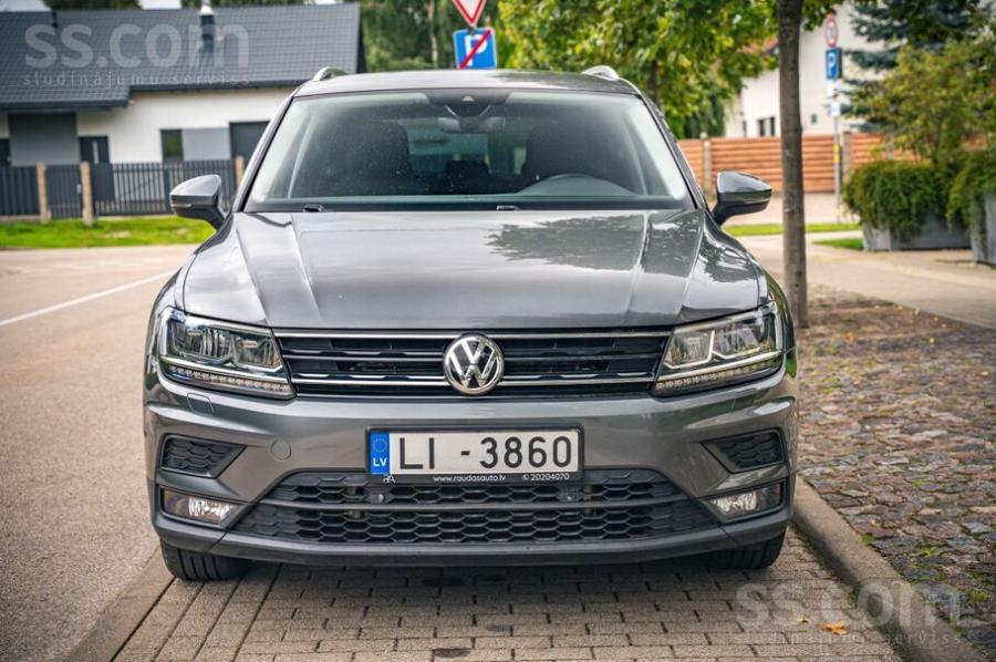 Grey Volkswagen Tiguan 2018 in Riga, with an engine capacity of 1.40 L and mileage of 176 thousand km for 14990 €, photo 3 on AUTOMOTO.COM.LV