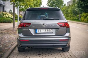 Grey Volkswagen Tiguan 2018 in Riga, with an engine capacity of 1.40 L and mileage of 176 thousand km for 14990 €, photo 6 on AUTOMOTO.COM.LV