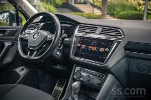 Grey Volkswagen Tiguan 2018 in Riga, with an engine capacity of 1.40 L and mileage of 176 thousand km for 14990 €, photo 8 on AUTOMOTO.COM.LV