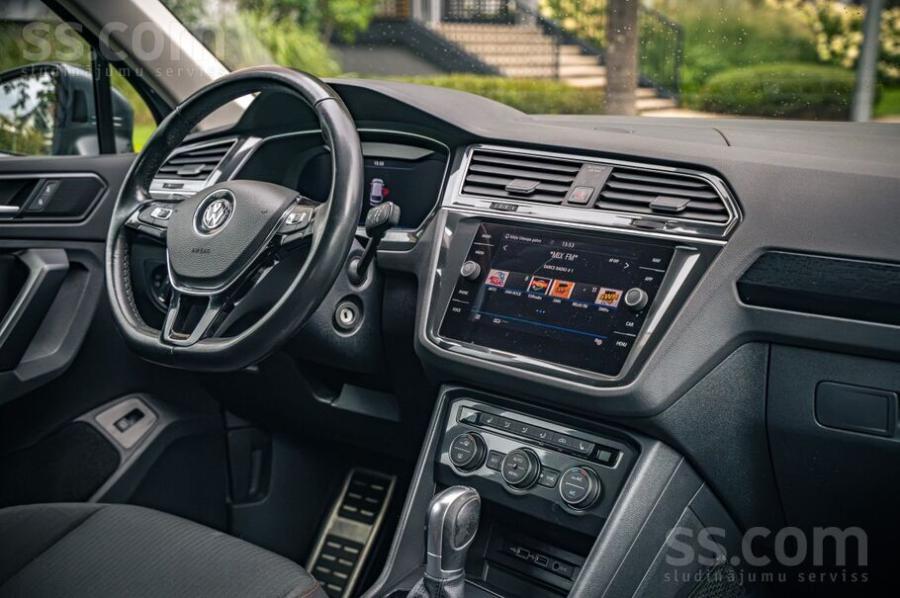 Grey Volkswagen Tiguan 2018 in Riga, with an engine capacity of 1.40 L and mileage of 176 thousand km for 14990 €, photo 8 on AUTOMOTO.COM.LV