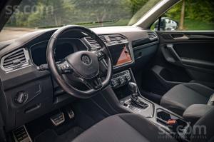 Grey Volkswagen Tiguan 2018 in Riga, with an engine capacity of 1.40 L and mileage of 176 thousand km for 14990 €, photo 11 on AUTOMOTO.COM.LV