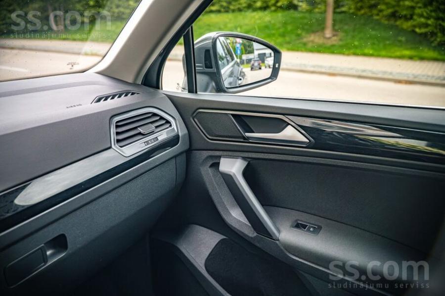 Grey Volkswagen Tiguan 2018 in Riga, with an engine capacity of 1.40 L and mileage of 176 thousand km for 14990 €, photo 15 on AUTOMOTO.COM.LV