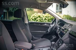 Grey Volkswagen Tiguan 2018 in Riga, with an engine capacity of 1.40 L and mileage of 176 thousand km for 14990 €, photo 19 on AUTOMOTO.COM.LV
