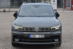 Grey Volkswagen Tiguan 2018 in Valmiera, with an engine capacity of 2.00 L and mileage of 232 thousand km for 18500 €, photo 3 on AUTOMOTO.COM.LV