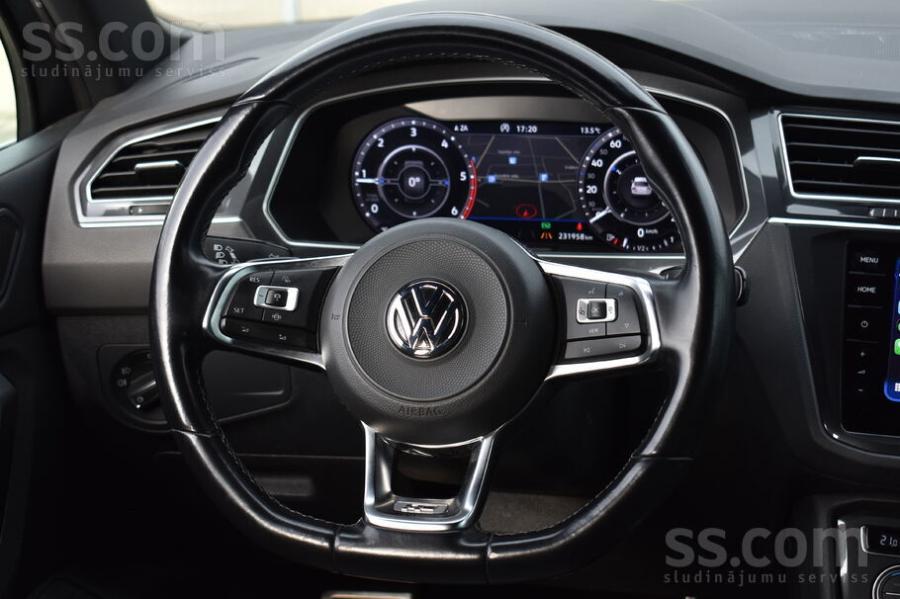 Grey Volkswagen Tiguan 2018 in Valmiera, with an engine capacity of 2.00 L and mileage of 232 thousand km for 18500 €, photo 13 on AUTOMOTO.COM.LV
