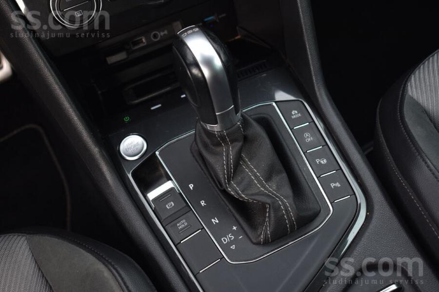 Grey Volkswagen Tiguan 2018 in Valmiera, with an engine capacity of 2.00 L and mileage of 232 thousand km for 18500 €, photo 16 on AUTOMOTO.COM.LV