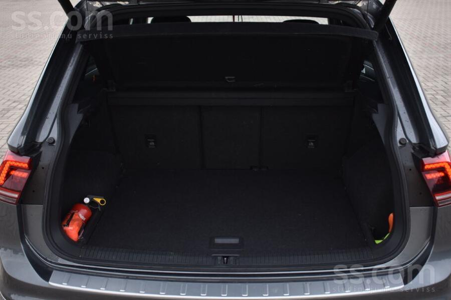 Grey Volkswagen Tiguan 2018 in Valmiera, with an engine capacity of 2.00 L and mileage of 232 thousand km for 18500 €, photo 27 on AUTOMOTO.COM.LV