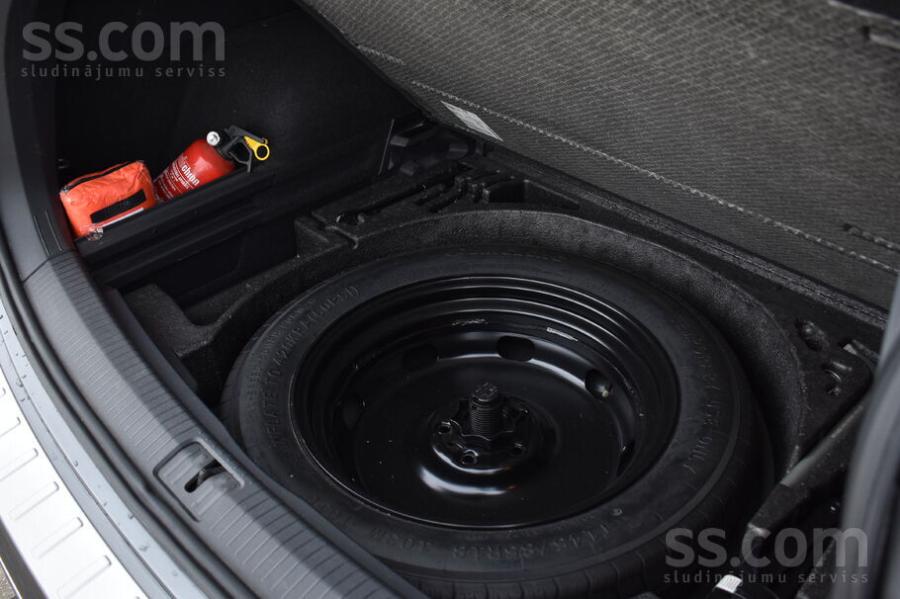 Grey Volkswagen Tiguan 2018 in Valmiera, with an engine capacity of 2.00 L and mileage of 232 thousand km for 18500 €, photo 30 on AUTOMOTO.COM.LV